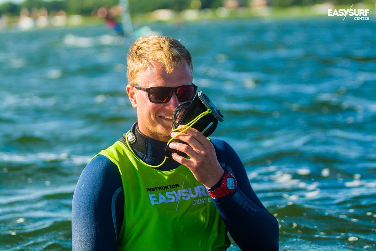 Kitesurfing lessons with radio - why should you try?